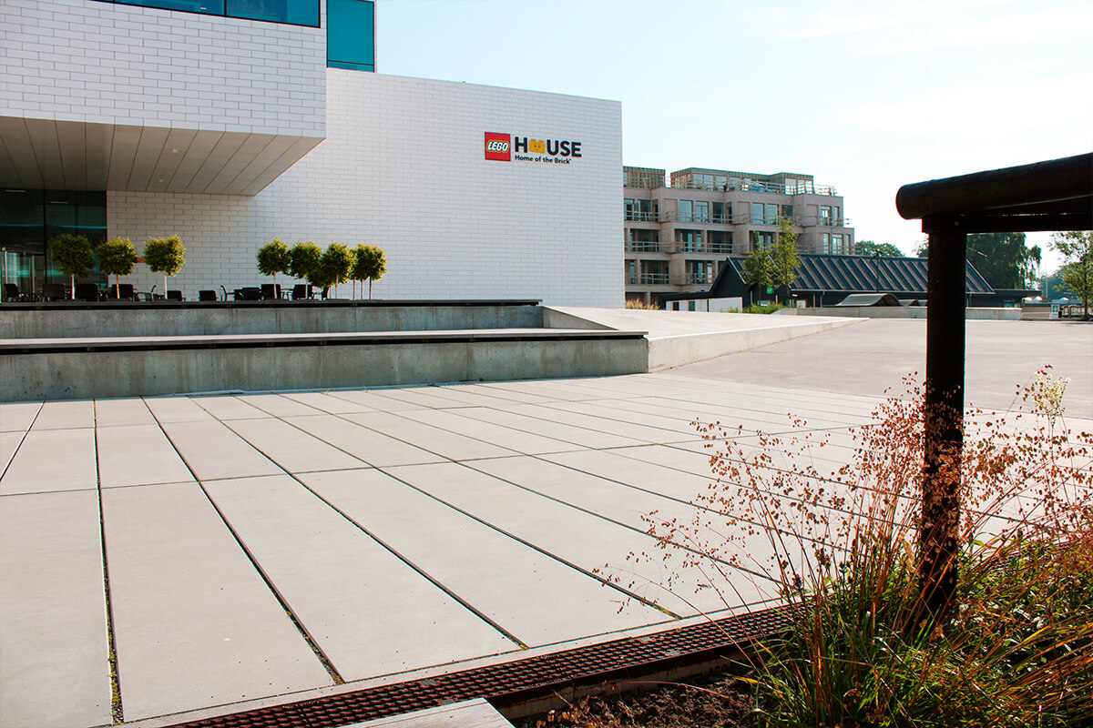 Aflange fliser til LEGO House | Aarhuscementvarefabrik.dk